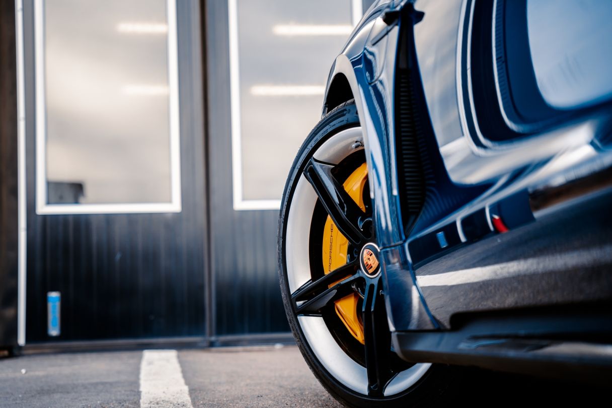 Glitra bilvask - Børsteløs eller premium vask med børster